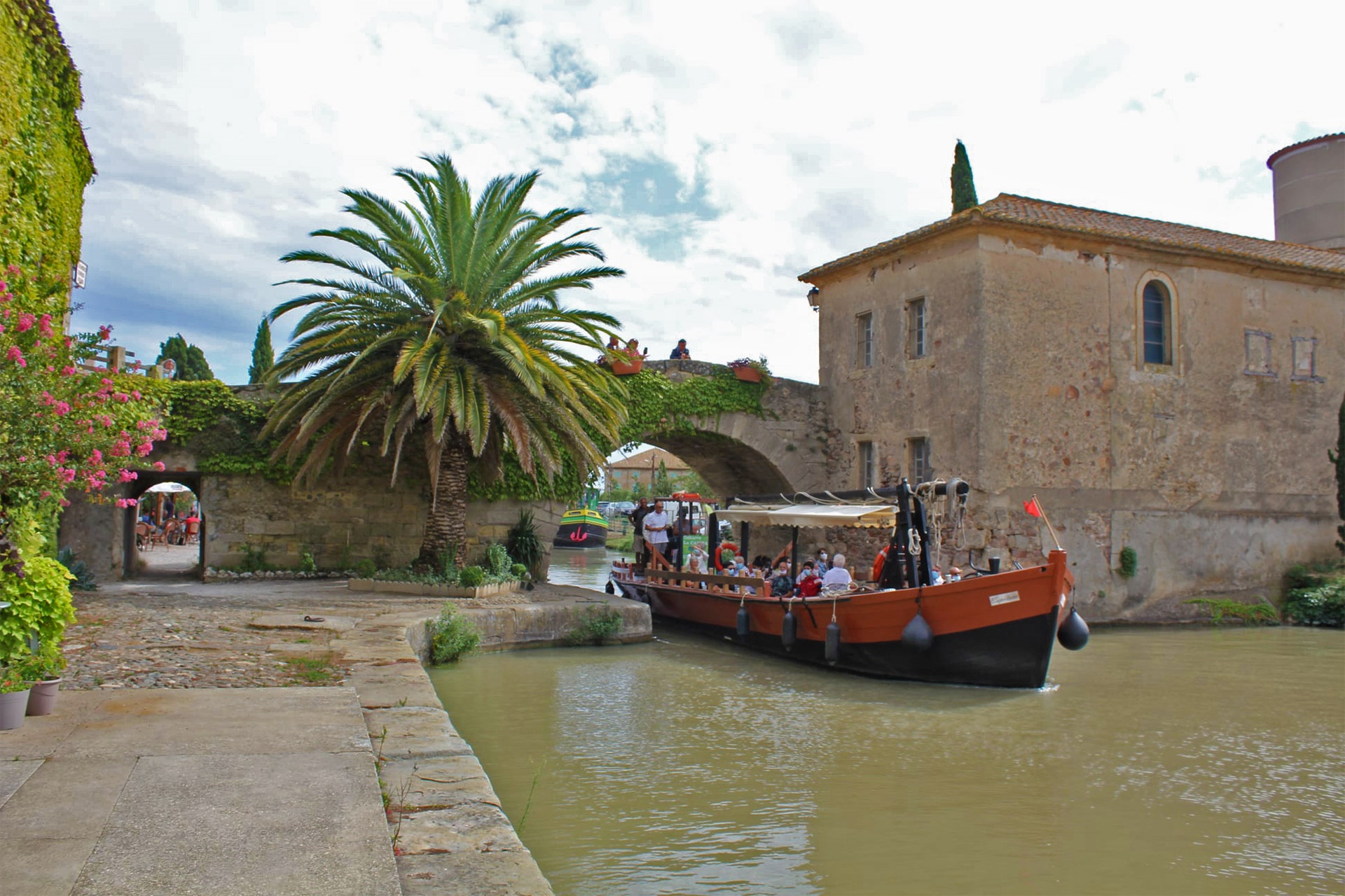 Le Somail Un Lieu De Quiétude Sur Les Bords Du Canal Du Midi Lecho