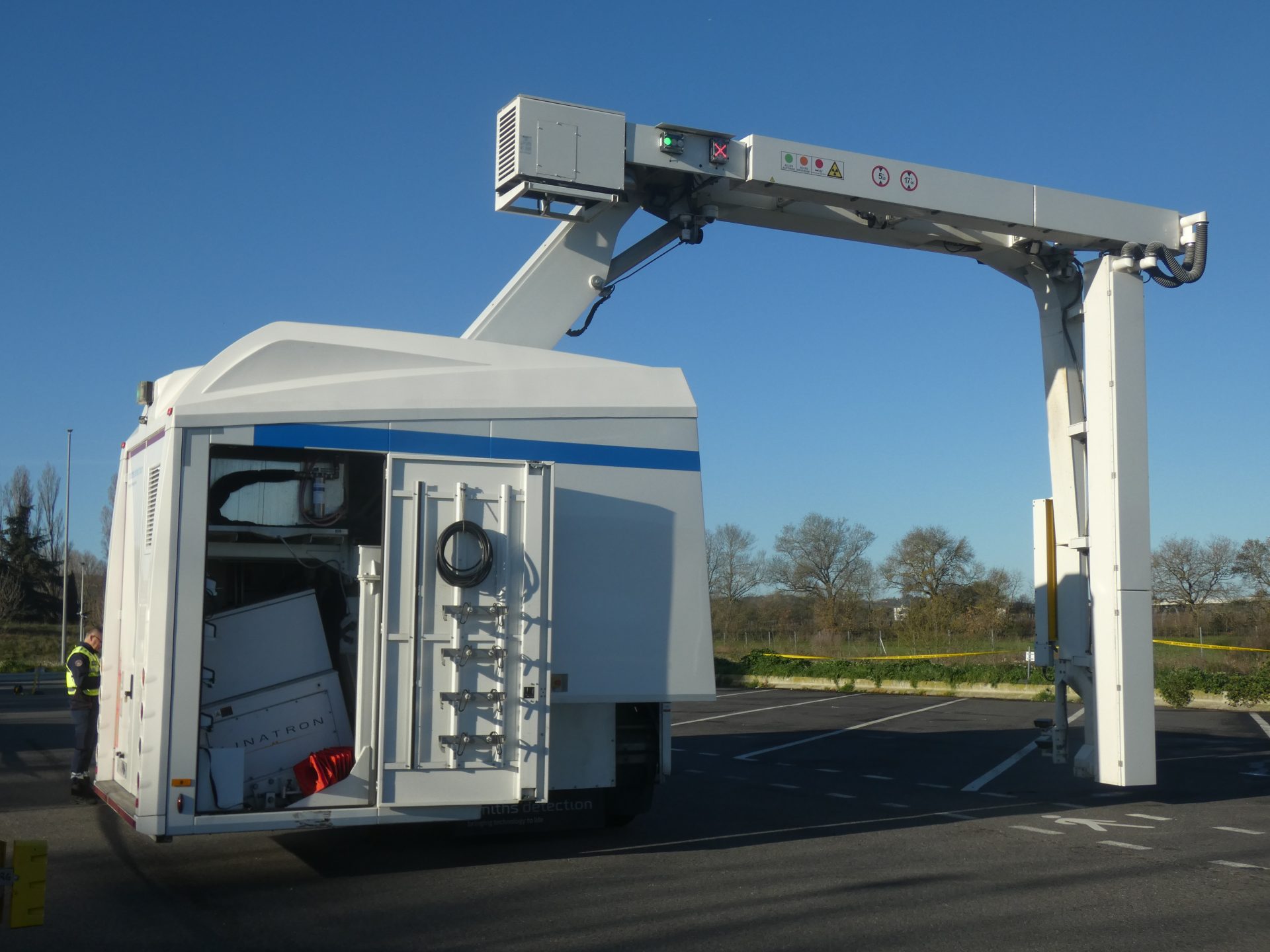 Une opération douanière menée avec un nouveau scanner mobile aux rayons ...